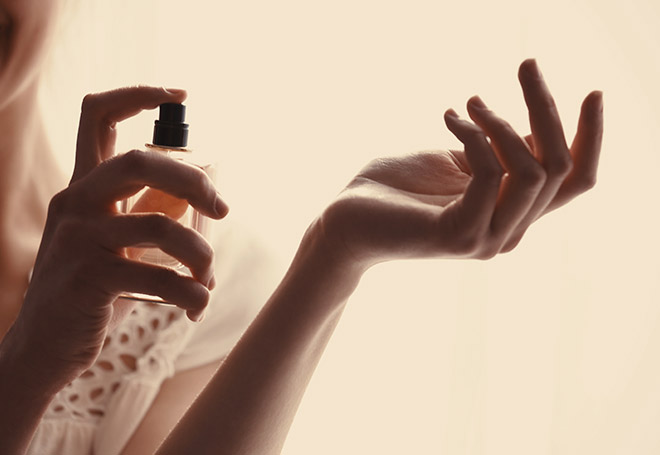 Como tirar mancha da perfume de roupa, estofados e tecidos?