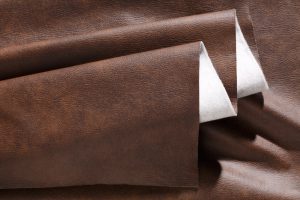Couro ou corino? Descubra agora as diferenças!